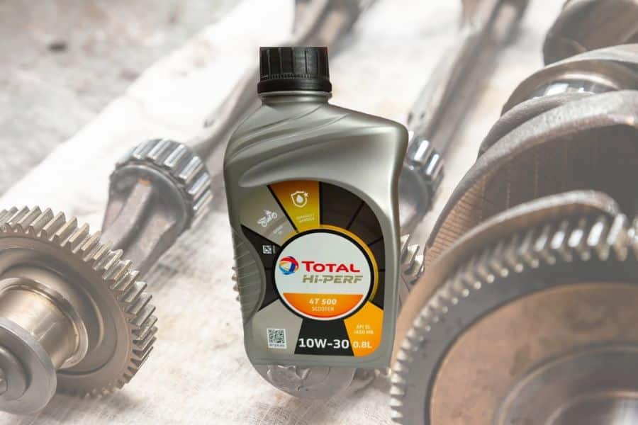 12 Rekomendasi Oli Terbaik untuk Motor Matic dan Harganya - HaloBengkel